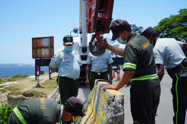 DIGESETT coloca muros en el Malecón para evitar accidentes de tránsito ...
